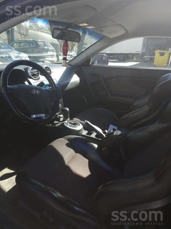 Black Hyundai Coupe 2006 in Riga, with an engine capacity of 2.00 L and mileage of 185 thousand km for 950 €, photo 5 on AUTOMOTO.COM.LV