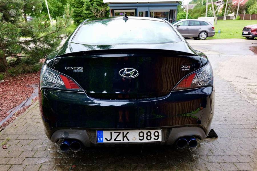 Black Hyundai Coupe 2014 in Kaunas, with an engine capacity of 2.00 L and mileage of 198 thousand km for 5000 €, photo 3 on AUTOMOTO.COM.LV