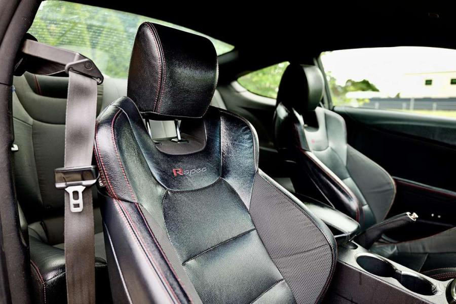 Black Hyundai Coupe 2014 in Kaunas, with an engine capacity of 2.00 L and mileage of 198 thousand km for 5000 €, photo 9 on AUTOMOTO.COM.LV