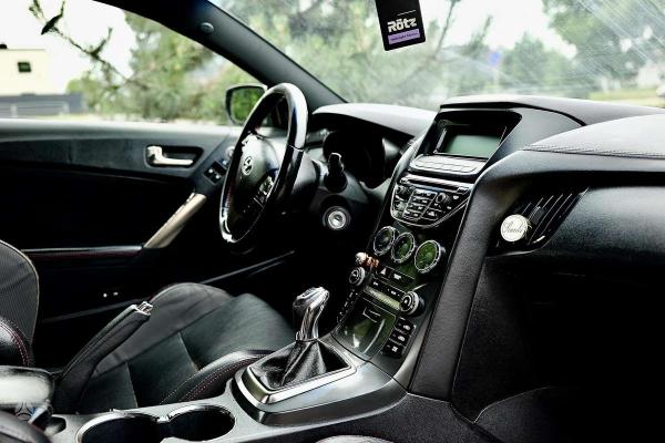 Black Hyundai Coupe 2014 in Kaunas, with an engine capacity of 2.00 L and mileage of 198 thousand km for 5000 €, photo 9 on AUTOMOTO.COM.LV