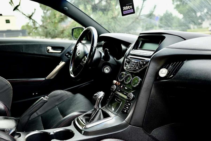 Black Hyundai Coupe 2014 in Kaunas, with an engine capacity of 2.00 L and mileage of 198 thousand km for 5000 €, photo 10 on AUTOMOTO.COM.LV