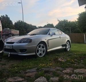 Pelēks Hyundai Coupe 2003 Valmiera, ar dzinēja tilpumu 2.00 L un nobraukumu 210 tūkst. km par 2250 €, foto  vietnē AUTOMOTO.COM.LV