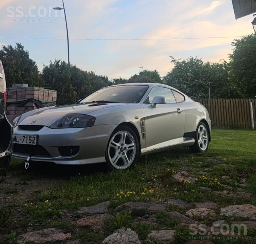 Grey Hyundai Coupe 2003 in Valmiera, with an engine capacity of 2.00 L and mileage of 210 thousand km for 2250 €, photo 1 on AUTOMOTO.COM.LV