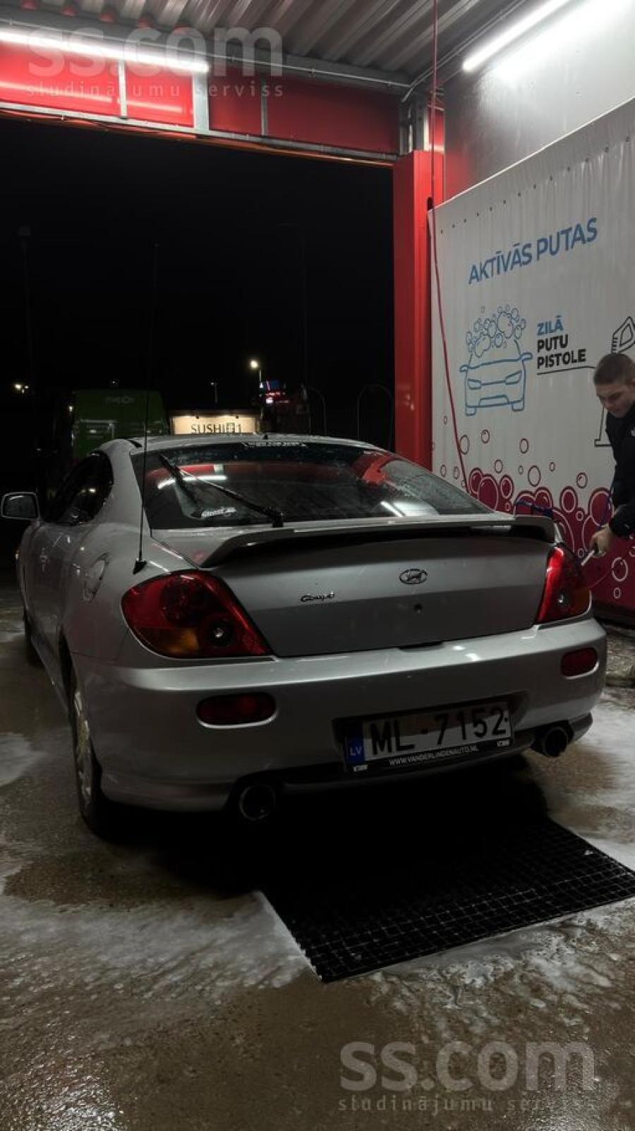 Grey Hyundai Coupe 2003 in Valmiera, with an engine capacity of 2.00 L and mileage of 210 thousand km for 2250 €, photo 4 on AUTOMOTO.COM.LV