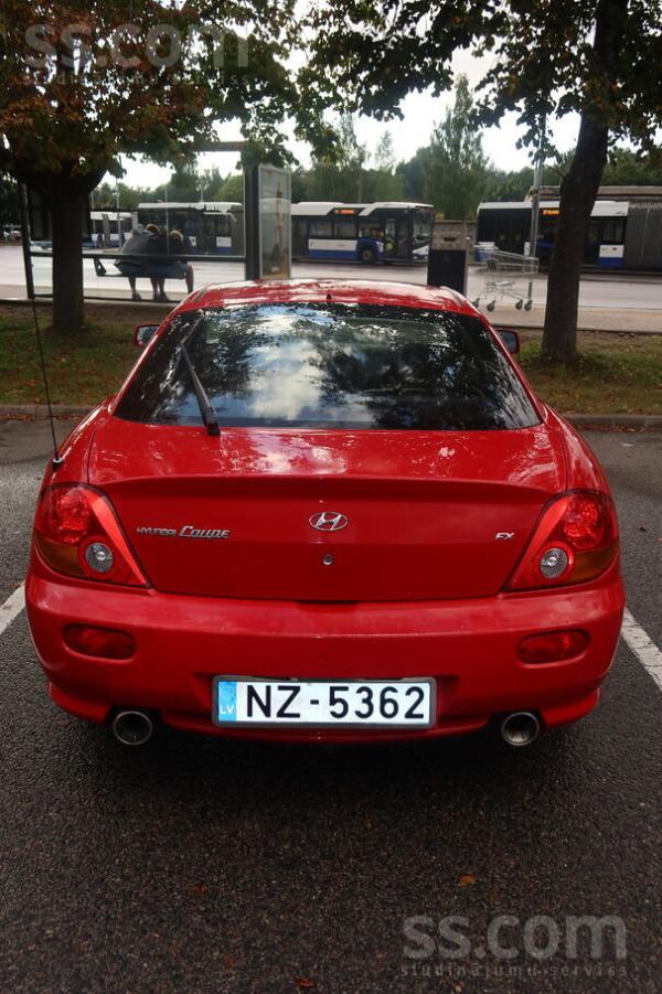 Red Hyundai Coupe 2004 in Riga, with an engine capacity of 2.00 L and mileage of 213 thousand km for 800 €, photo 2 on AUTOMOTO.COM.LV