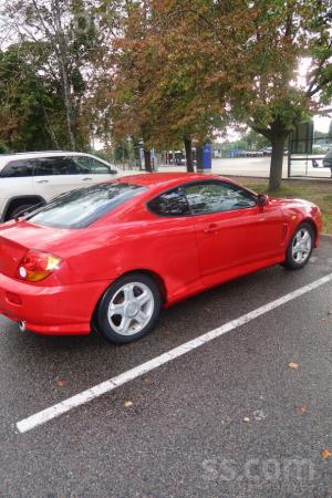 Red Hyundai Coupe 2004 in Riga, with an engine capacity of 2.00 L and mileage of 213 thousand km for 800 €, photo 4 on AUTOMOTO.COM.LV