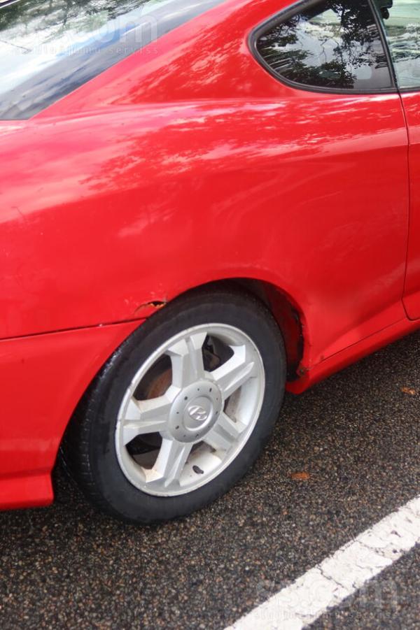 Red Hyundai Coupe 2004 in Riga, with an engine capacity of 2.00 L and mileage of 213 thousand km for 800 €, photo 4 on AUTOMOTO.COM.LV