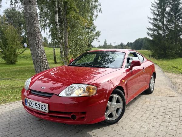 Hyundai Coupe 2004 in Cesis on AUTOMOTO.COM.LV Red Hyundai Coupe 2004 in Cesis, with an engine capacity of 2.00 L and mileage of 214 thousand km for 1600 €, photo 1 on AUTOMOTO.COM.LV
