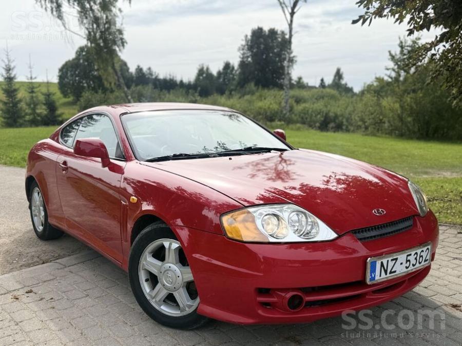 Red Hyundai Coupe 2004 in Cesis, with an engine capacity of 2.00 L and mileage of 214 thousand km for 1600 €, photo 3 on AUTOMOTO.COM.LV