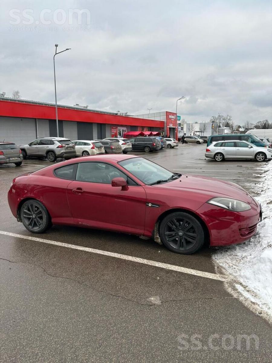 Red Hyundai Coupe 2008 in Riga, with an engine capacity of 1.80 L and mileage of 216 thousand km for 3200 €, photo 4 on AUTOMOTO.COM.LV