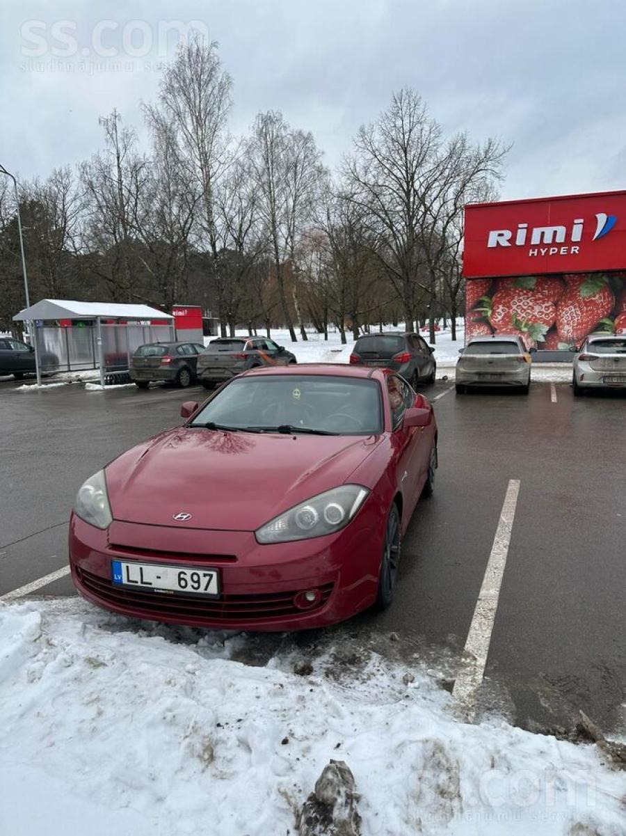Red Hyundai Coupe 2008 in Riga, with an engine capacity of 1.80 L and mileage of 216 thousand km for 3200 €, photo 6 on AUTOMOTO.COM.LV