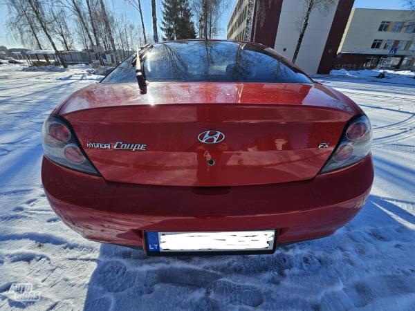 Red Hyundai Coupe 2008 in Alytus, with an engine capacity of 2.00 L and mileage of 227 thousand km for 1350 €, photo 3 on AUTOMOTO.COM.LV