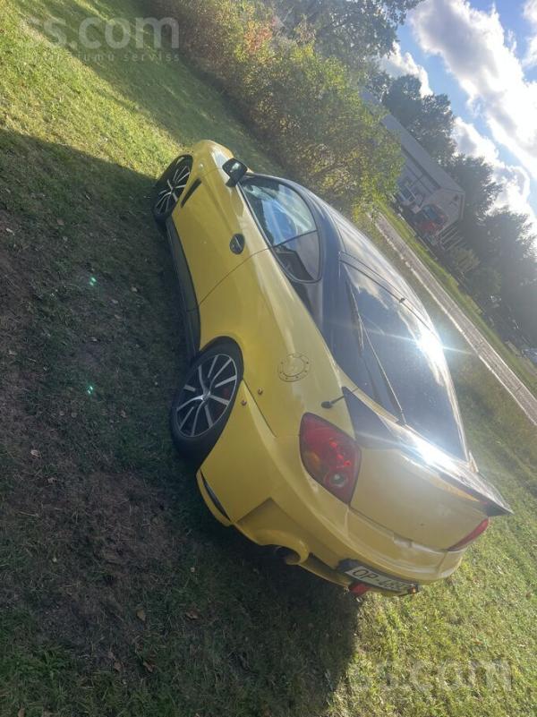 Hyundai Coupe 2003 Liepāja vietnē Dzeltens Hyundai Coupe 2003 Liepāja, ar dzinēja tilpumu 2.70 L un nobraukumu 201 tūkst. km par 1500 €, foto 4 vietnē AUTOMOTO.COM.LV