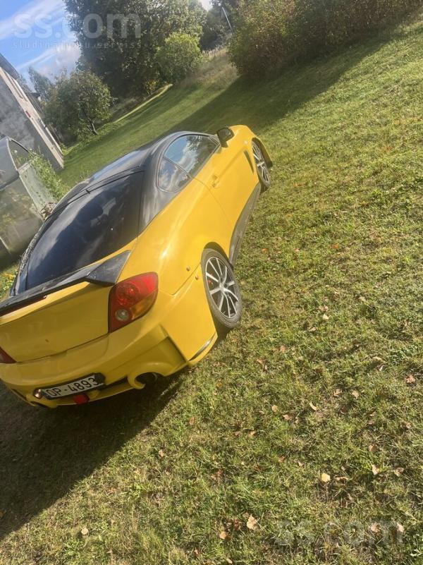 Hyundai Coupe 2003 Liepāja vietnē Dzeltens Hyundai Coupe 2003 Liepāja, ar dzinēja tilpumu 2.70 L un nobraukumu 201 tūkst. km par 1500 €, foto 5 vietnē AUTOMOTO.COM.LV