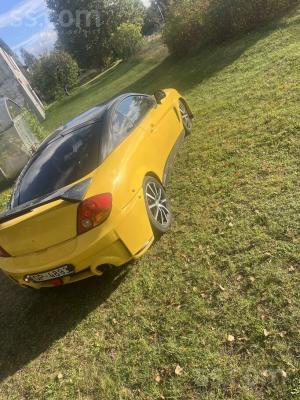 Dzeltens Hyundai Coupe 2003 Liepāja, ar dzinēja tilpumu 2.70 L un nobraukumu 201 tūkst. km par 1500 €, foto 5 vietnē AUTOMOTO.COM.LV