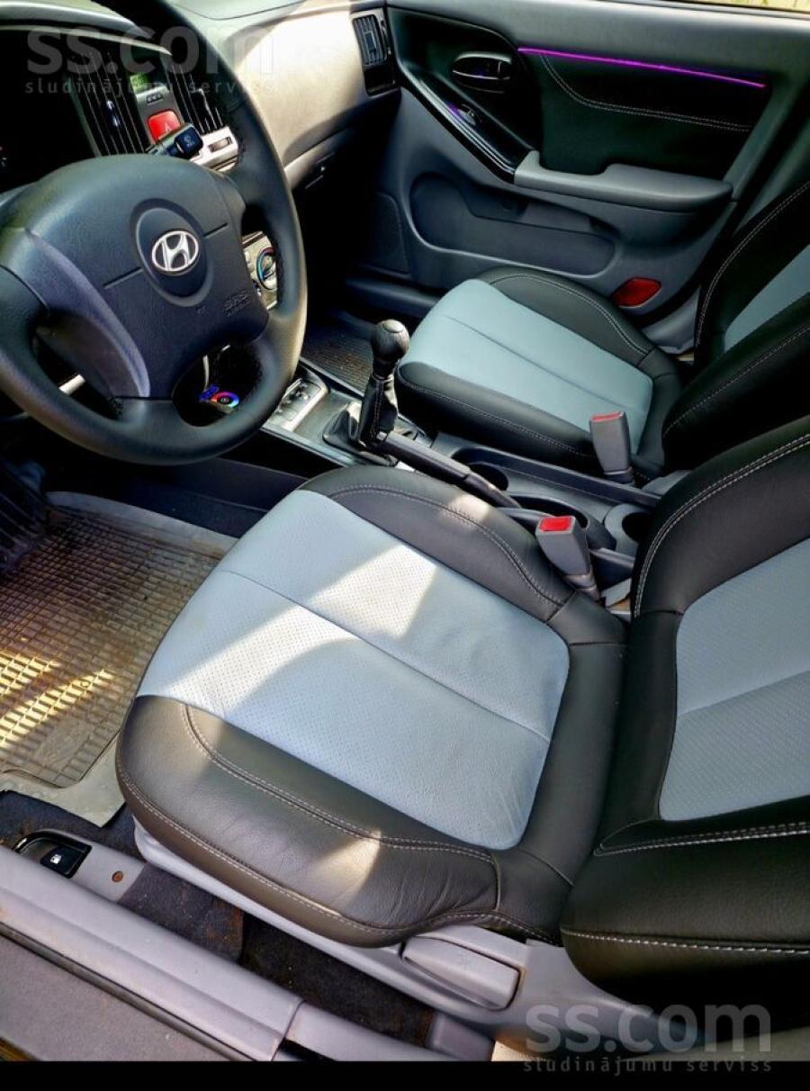 Black Hyundai Elantra 2004 in Riga, with an engine capacity of 1.60 L and mileage of 206 thousand km for 3200 €, photo 12 on AUTOMOTO.COM.LV