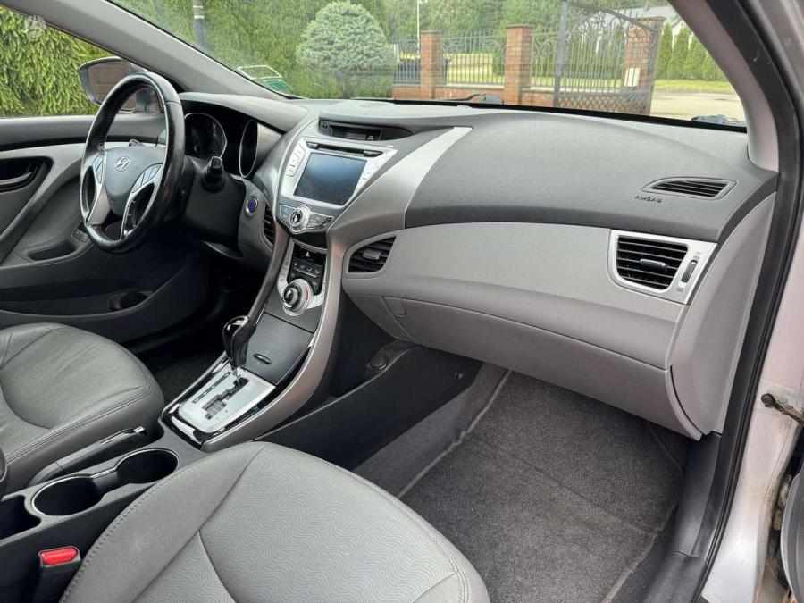Grey Hyundai Elantra 2011 in Klaipeda, with an engine capacity of 1.98 L and mileage of 144 thousand km for 4650 €, photo 11 on AUTOMOTO.COM.LV