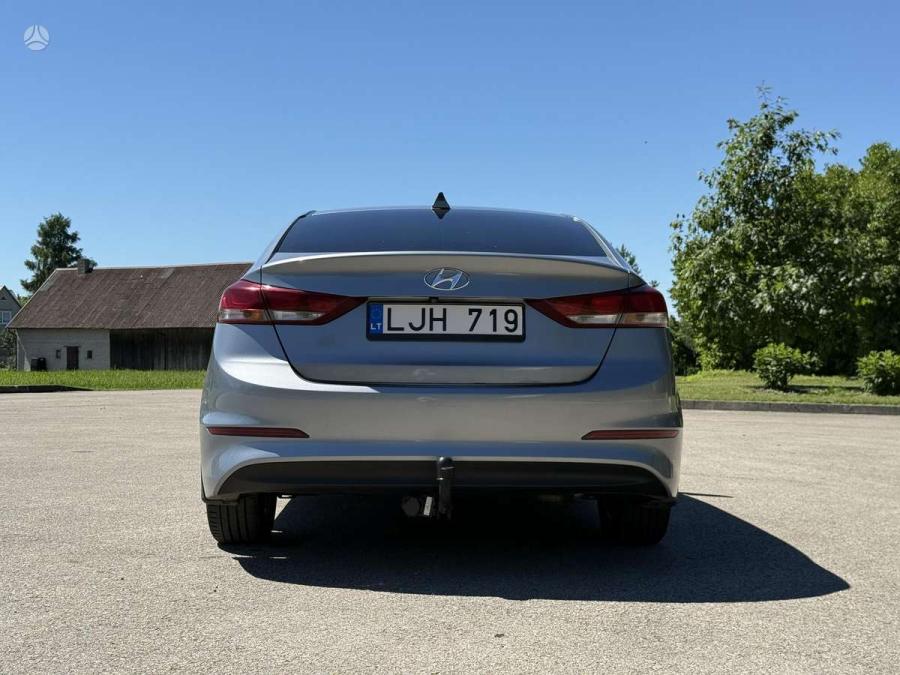 Grey Hyundai Elantra 2017 in Jurbarkas, with an engine capacity of 2.00 L and mileage of 207 thousand km for 7999 €, photo 6 on AUTOMOTO.COM.LV