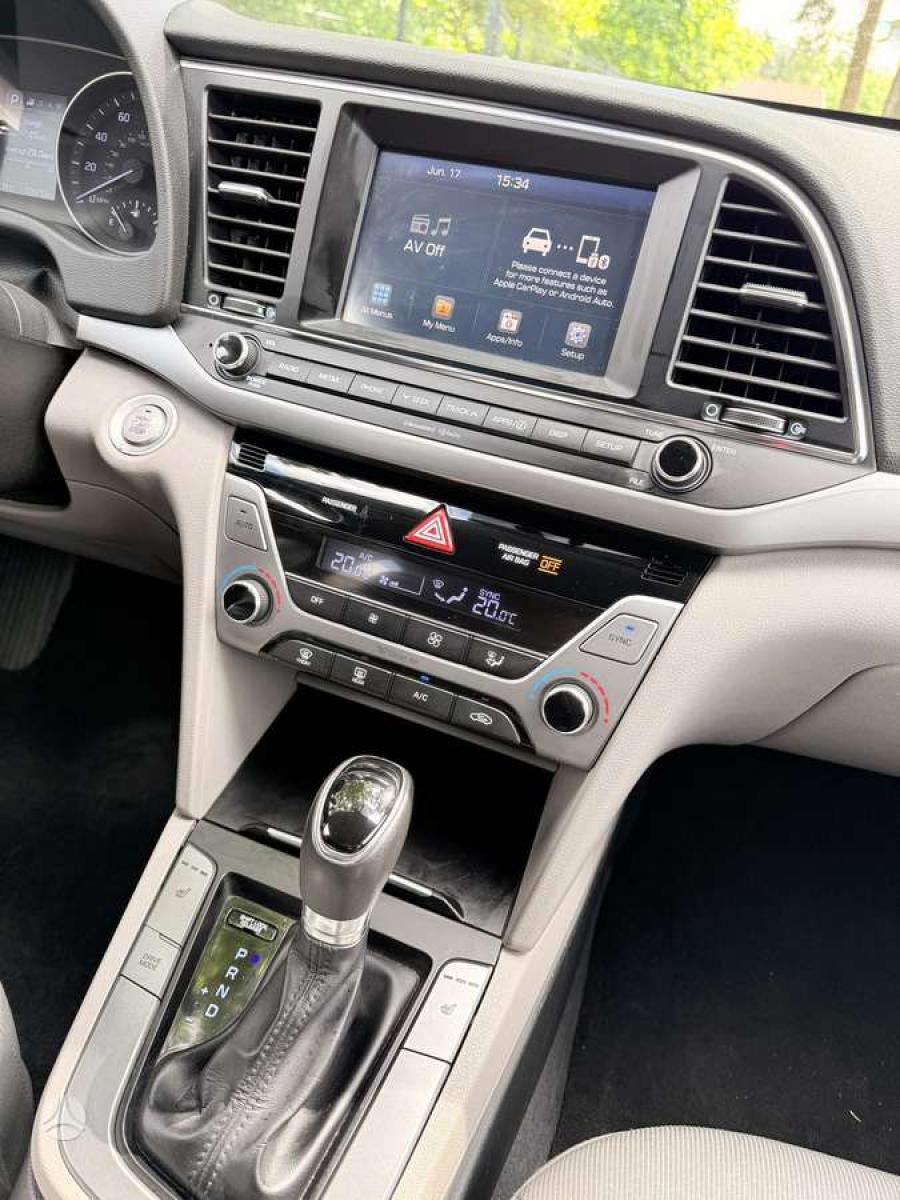 Grey Hyundai Elantra 2017 in Jurbarkas, with an engine capacity of 2.00 L and mileage of 207 thousand km for 7999 €, photo 21 on AUTOMOTO.COM.LV
