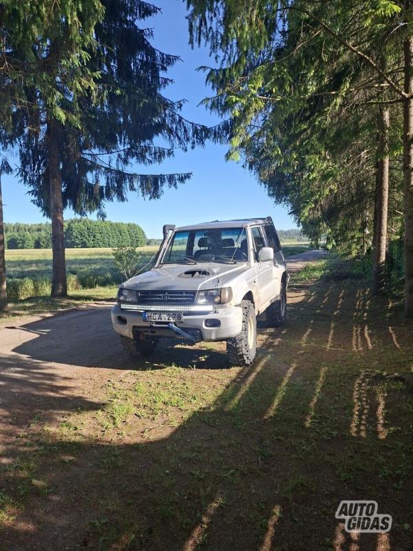 Hyundai Galloper 1998 Panevēža, ar dzinēja tilpumu 2.50 L un nobraukumu 292 tūkst. km par 1700 €, foto 1 vietnē AUTOMOTO.COM.LV