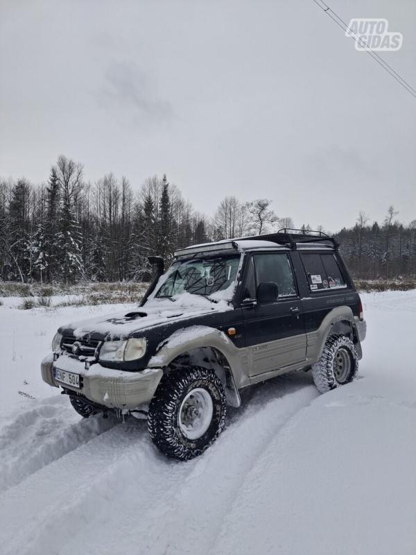 Hyundai Galloper 1999 in Vilnius, with an engine capacity of 2.50 L and mileage of 300 thousand km for 4000 €, photo 2 on AUTOMOTO.COM.LV