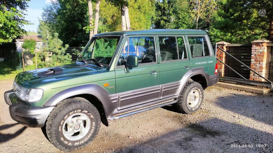 Green Hyundai Galloper 2001 in Pasvalys, with an engine capacity of 2.48 L and mileage of 137 thousand km for 2700 €, photo 3 on AUTOMOTO.COM.LV