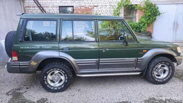 Green Hyundai Galloper 2001 in Pasvalys, with an engine capacity of 2.48 L and mileage of 137 thousand km for 2700 €, photo 3 on AUTOMOTO.COM.LV