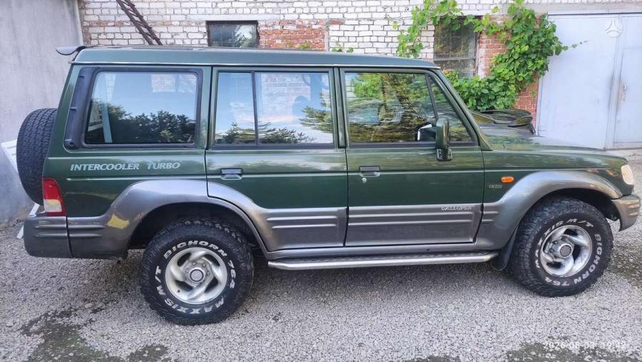 Green Hyundai Galloper 2001 in Pasvalys, with an engine capacity of 2.48 L and mileage of 137 thousand km for 2700 €, photo 4 on AUTOMOTO.COM.LV