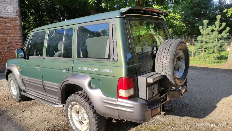 Green Hyundai Galloper 2001 in Pasvalys, with an engine capacity of 2.48 L and mileage of 137 thousand km for 2700 €, photo 6 on AUTOMOTO.COM.LV