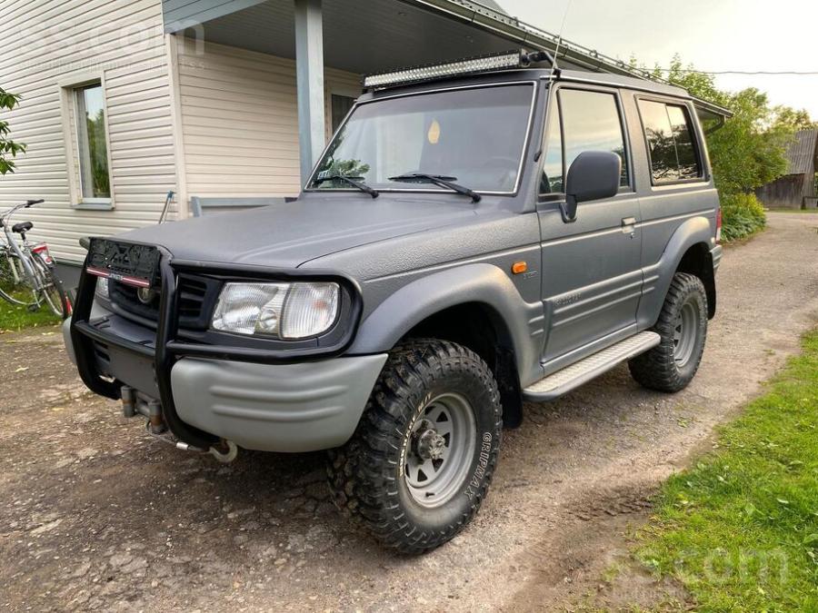 Pelēks Hyundai Galloper 2000 Preiļi, ar dzinēja tilpumu 3.00 L un nobraukumu 162 tūkst. km par 5000 €, foto 1 vietnē AUTOMOTO.COM.LV