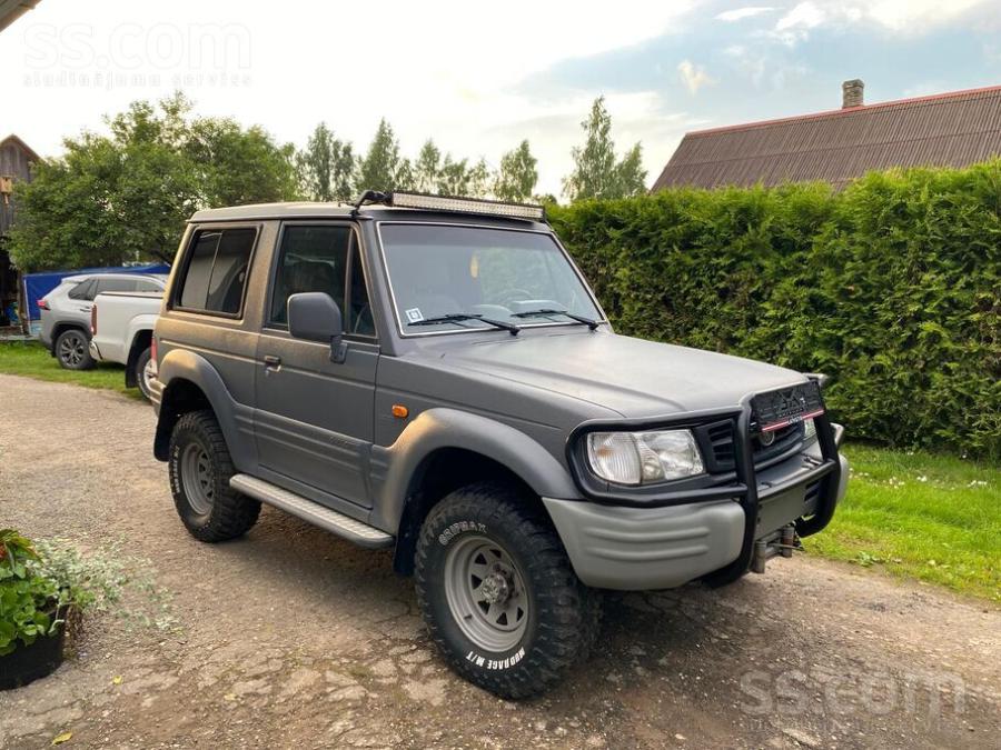 Pelēks Hyundai Galloper 2000 Preiļi, ar dzinēja tilpumu 3.00 L un nobraukumu 162 tūkst. km par 5000 €, foto 3 vietnē AUTOMOTO.COM.LV