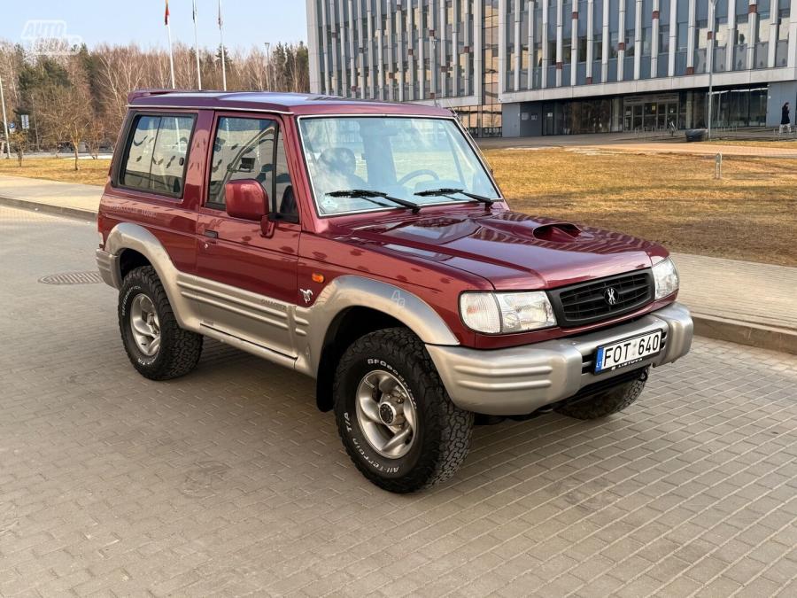 Sarkans Hyundai Galloper 1999 Viļņa, ar dzinēja tilpumu 2.50 L un nobraukumu 230 tūkst. km par 2650 €, foto 1 vietnē AUTOMOTO.COM.LV