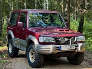 Sarkans Hyundai Galloper 2000 Radviliškis, ar dzinēja tilpumu 2.50 L un nobraukumu 210 tūkst. km par 2450 €, foto  vietnē AUTOMOTO.COM.LV
