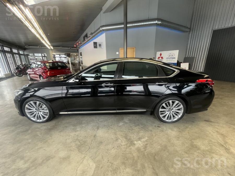 Black Hyundai Genesis 2015 in Jekabpils, with an engine capacity of 3.80 L and mileage of 226 thousand km for 13500 €, photo 4 on AUTOMOTO.COM.LV