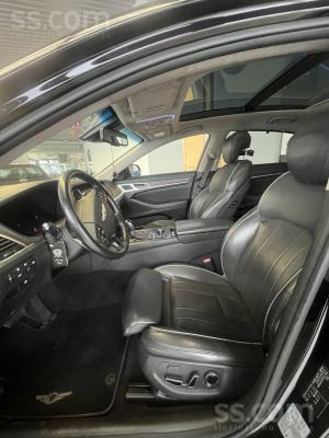 Black Hyundai Genesis 2015 in Jekabpils, with an engine capacity of 3.80 L and mileage of 226 thousand km for 13500 €, photo 9 on AUTOMOTO.COM.LV