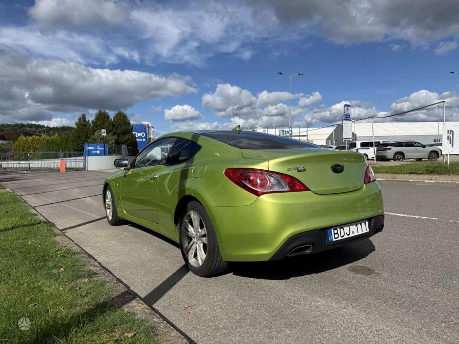 Zaļš Hyundai Genesis 2010 Viļņa, ar dzinēja tilpumu 2.00 L un nobraukumu 157 tūkst. km par 7000 €, foto 3 vietnē AUTOMOTO.COM.LV