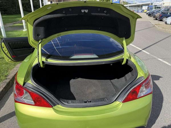 Green Hyundai Genesis 2010 in Vilnius, with an engine capacity of 2.00 L and mileage of 157 thousand km for 7000 €, photo 11 on AUTOMOTO.COM.LV