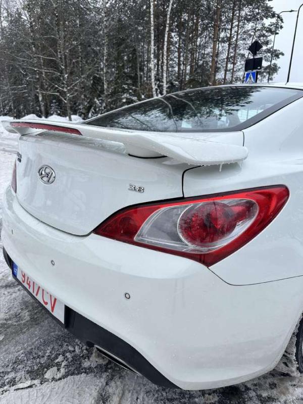 White Hyundai Genesis 2011 in Vilnius, with an engine capacity of 3.78 L and mileage of 146 thousand km for 6500 €, photo 1 on AUTOMOTO.COM.LV