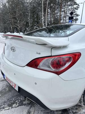 Balts Hyundai Genesis 2011 Viļņa, ar dzinēja tilpumu 3.78 L un nobraukumu 146 tūkst. km par 6500 €, foto  vietnē AUTOMOTO.COM.LV