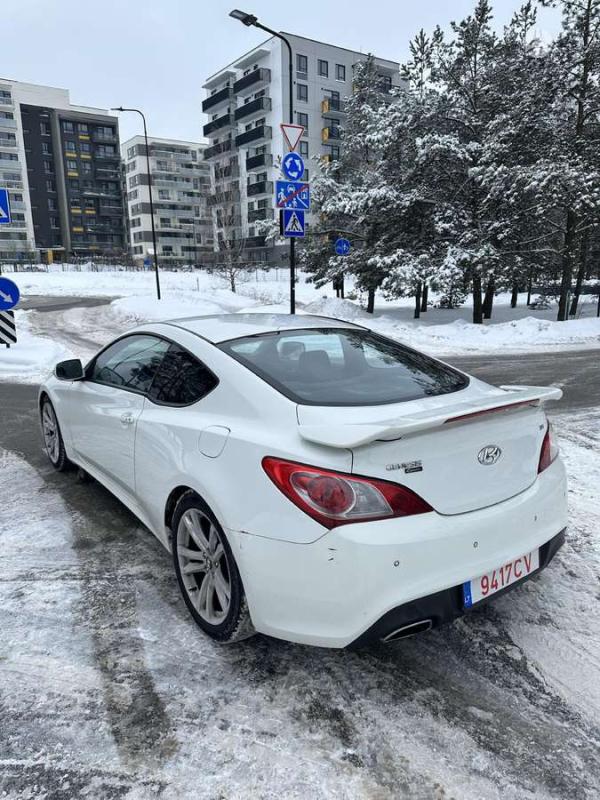 White Hyundai Genesis 2011 in Vilnius, with an engine capacity of 3.78 L and mileage of 146 thousand km for 6500 €, photo 4 on AUTOMOTO.COM.LV