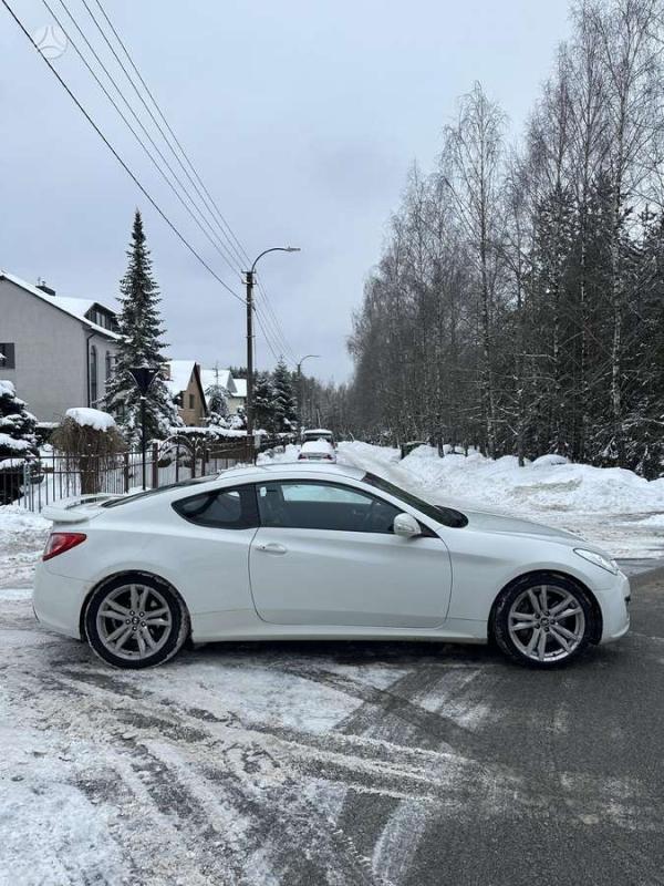 White Hyundai Genesis 2011 in Vilnius, with an engine capacity of 3.78 L and mileage of 146 thousand km for 6500 €, photo 7 on AUTOMOTO.COM.LV