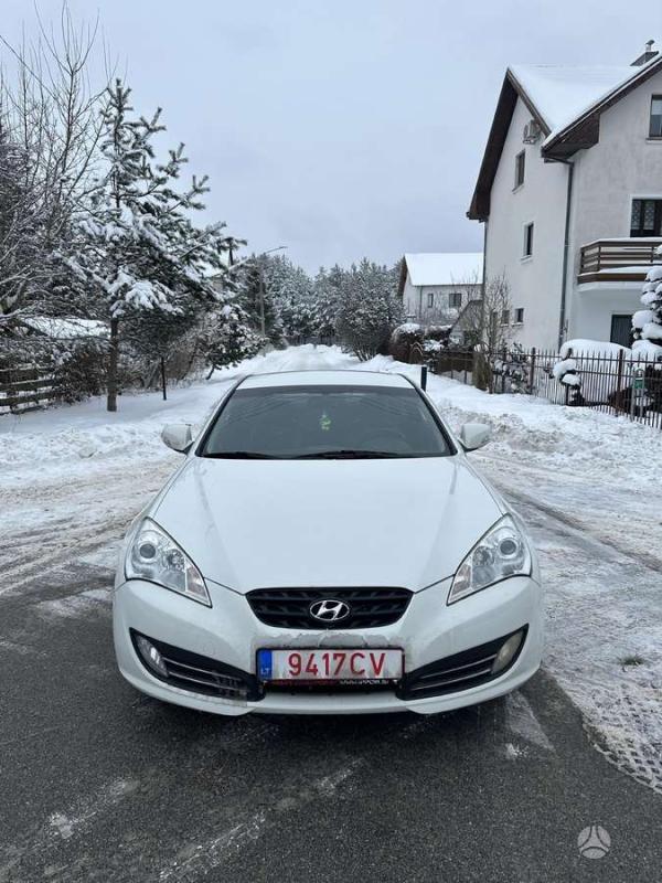White Hyundai Genesis 2011 in Vilnius, with an engine capacity of 3.78 L and mileage of 146 thousand km for 6500 €, photo 9 on AUTOMOTO.COM.LV