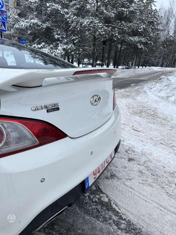 White Hyundai Genesis 2011 in Vilnius, with an engine capacity of 3.78 L and mileage of 146 thousand km for 6500 €, photo 10 on AUTOMOTO.COM.LV