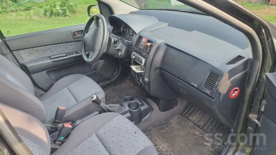 Black Hyundai Getz 2004 in Jelgava, with an engine capacity of 1.60 L and mileage of 157 thousand km for 1000 €, photo 5 on AUTOMOTO.COM.LV