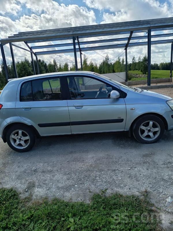 Hyundai Getz 2005 in Cesis on AUTOMOTO.COM.LV Blue Hyundai Getz 2005 in Cesis, with an engine capacity of 1.50 L and mileage of 266 thousand km for 1070 €, photo 3 on AUTOMOTO.COM.LV