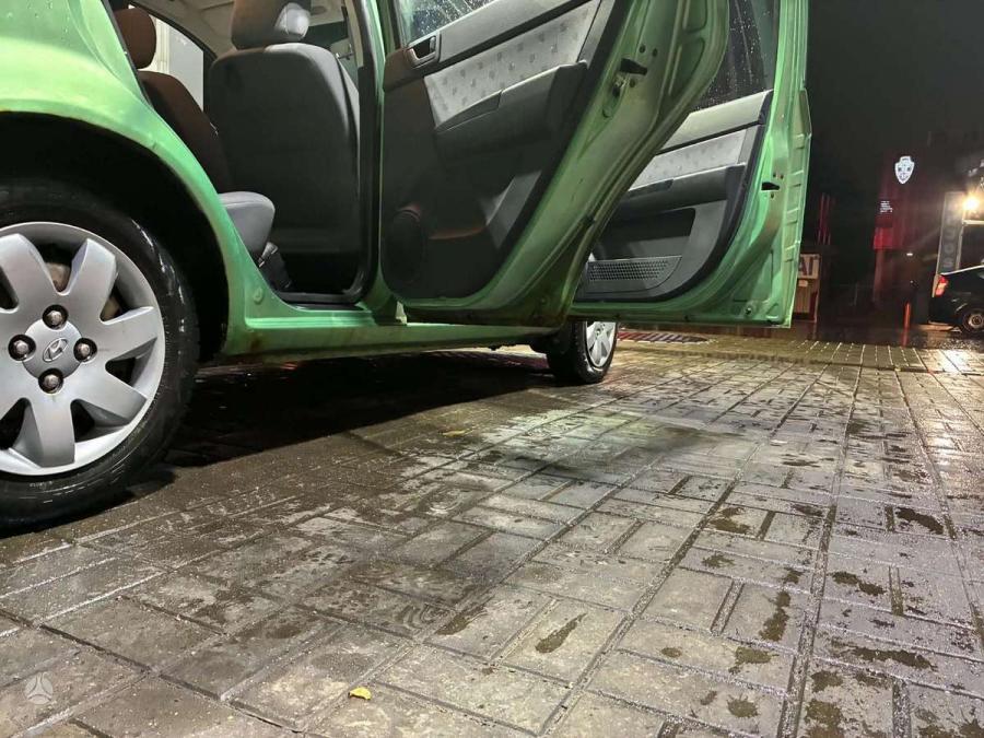 Zaļš Hyundai Getz 2003 Viļņa, ar dzinēja tilpumu 1.60 L un nobraukumu 166 tūkst. km par 800 €, foto 9 vietnē AUTOMOTO.COM.LV