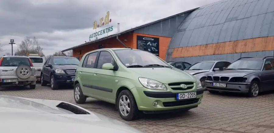 Green Hyundai Getz 2006 in Valmiera, with an engine capacity of 1.50 L and mileage of 243 thousand km for 1650 €, photo 1 on AUTOMOTO.COM.LV