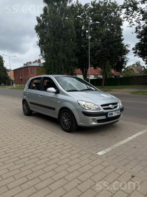 Pelēks Hyundai Getz 2006 Daugavpils, ar dzinēja tilpumu 1.40 L un nobraukumu 144 tūkst. km par 1700 €, foto  vietnē AUTOMOTO.COM.LV
