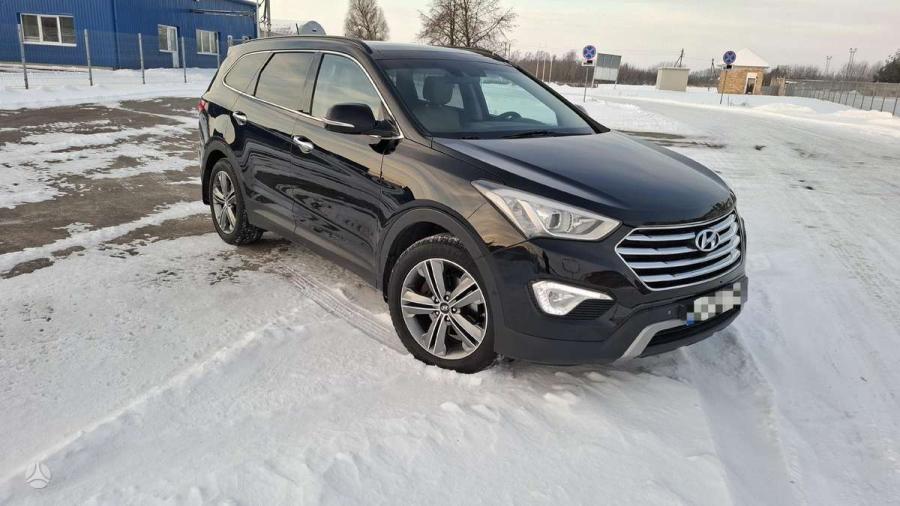 Black Hyundai Grand Santa Fe 2014 in Radviliskis, with an engine capacity of 2.20 L and mileage of 188 thousand km for 13500 €, photo 2 on AUTOMOTO.COM.LV