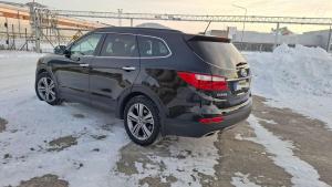Black Hyundai Grand Santa Fe 2014 in Radviliskis, with an engine capacity of 2.20 L and mileage of 188 thousand km for 13500 €, photo 8 on AUTOMOTO.COM.LV